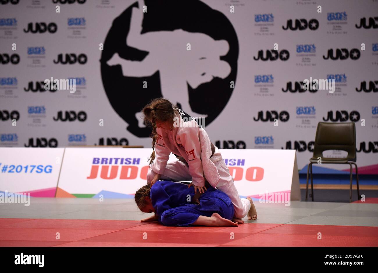 Scotland's Hannah Niven and England's Samantha Wood compete in the semi ...