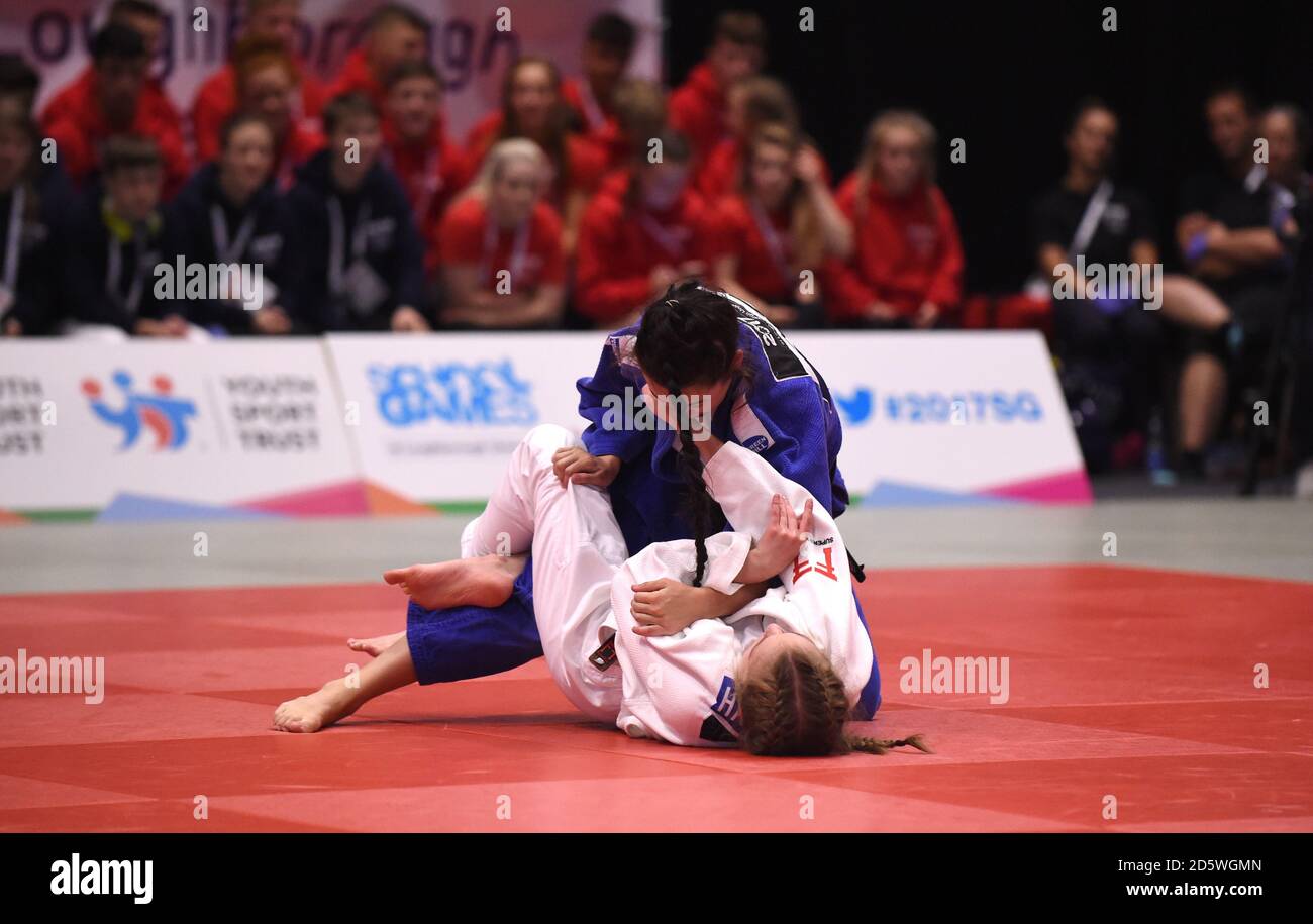 England's Hannah Niven and Scotland's Rachel Towle compete in the ...