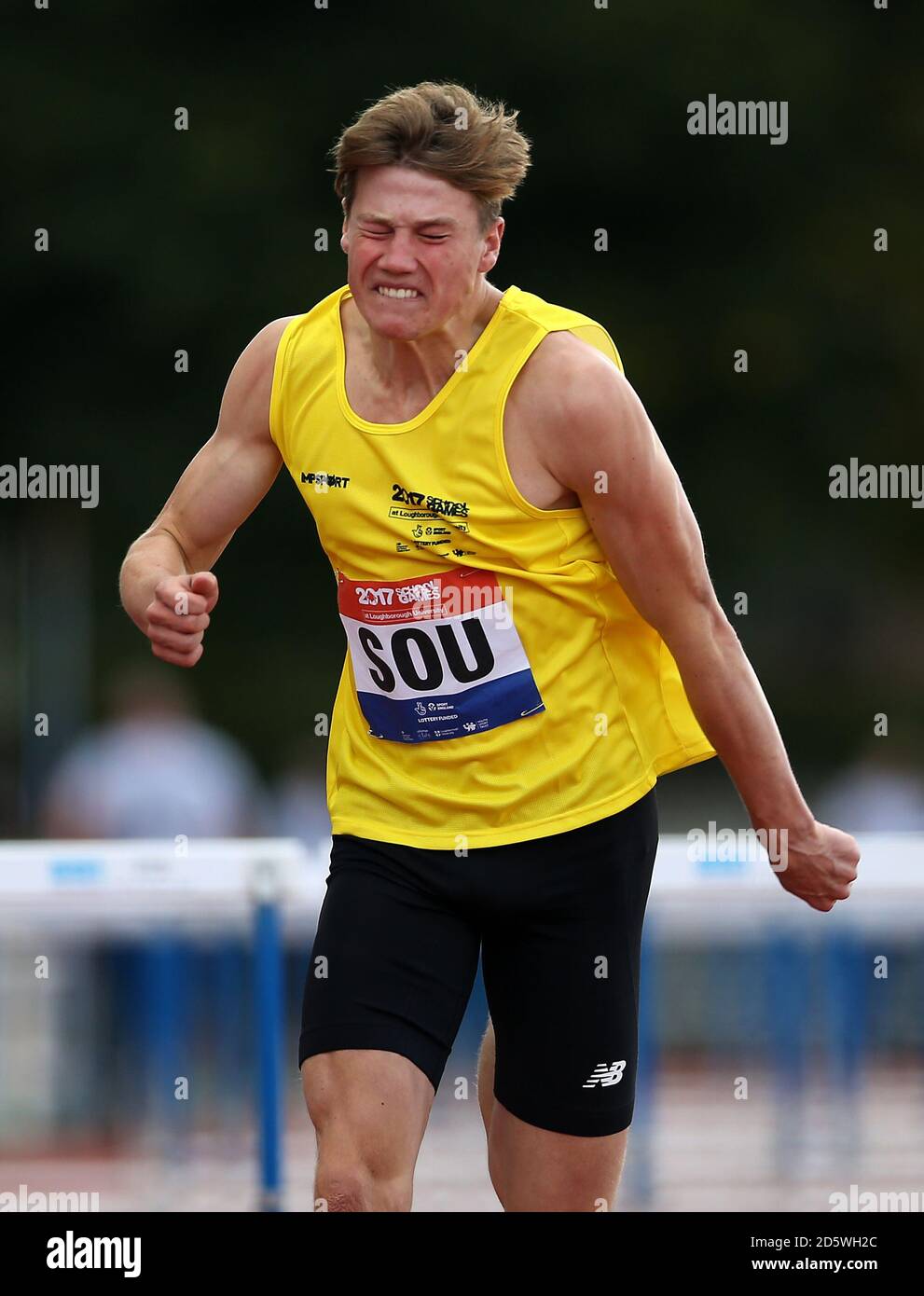 Boys 100m hurdles hi-res stock photography and images - Alamy