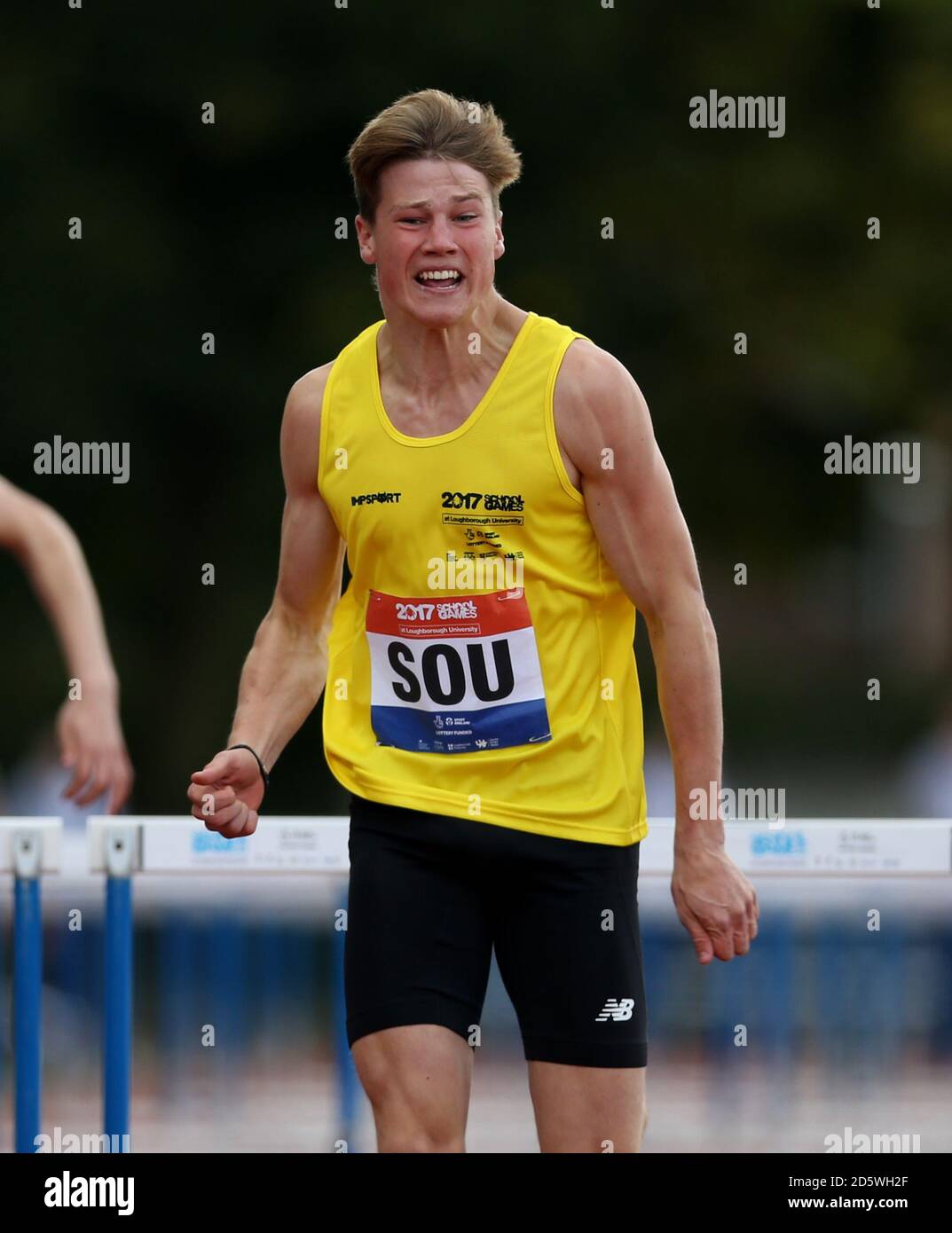 Boys 100m hurdles hi-res stock photography and images - Alamy