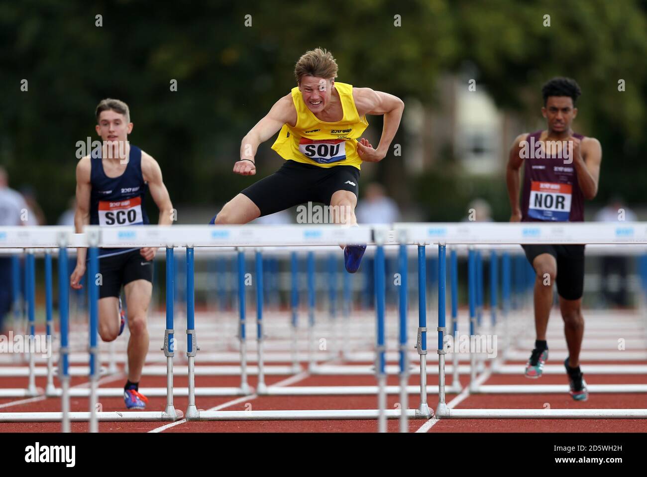 Boys 100m hurdles hi-res stock photography and images - Alamy
