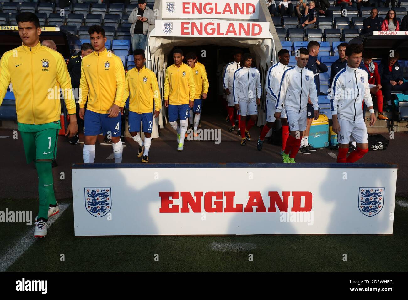 Team walk out hi-res stock photography and images - Alamy