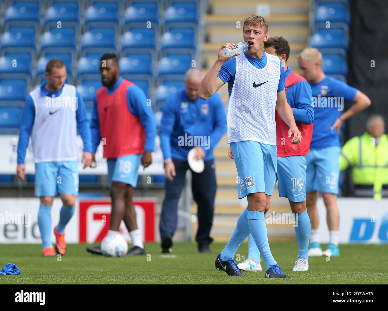Coventry City's Tom Davies (right Stock Photo - Alamy