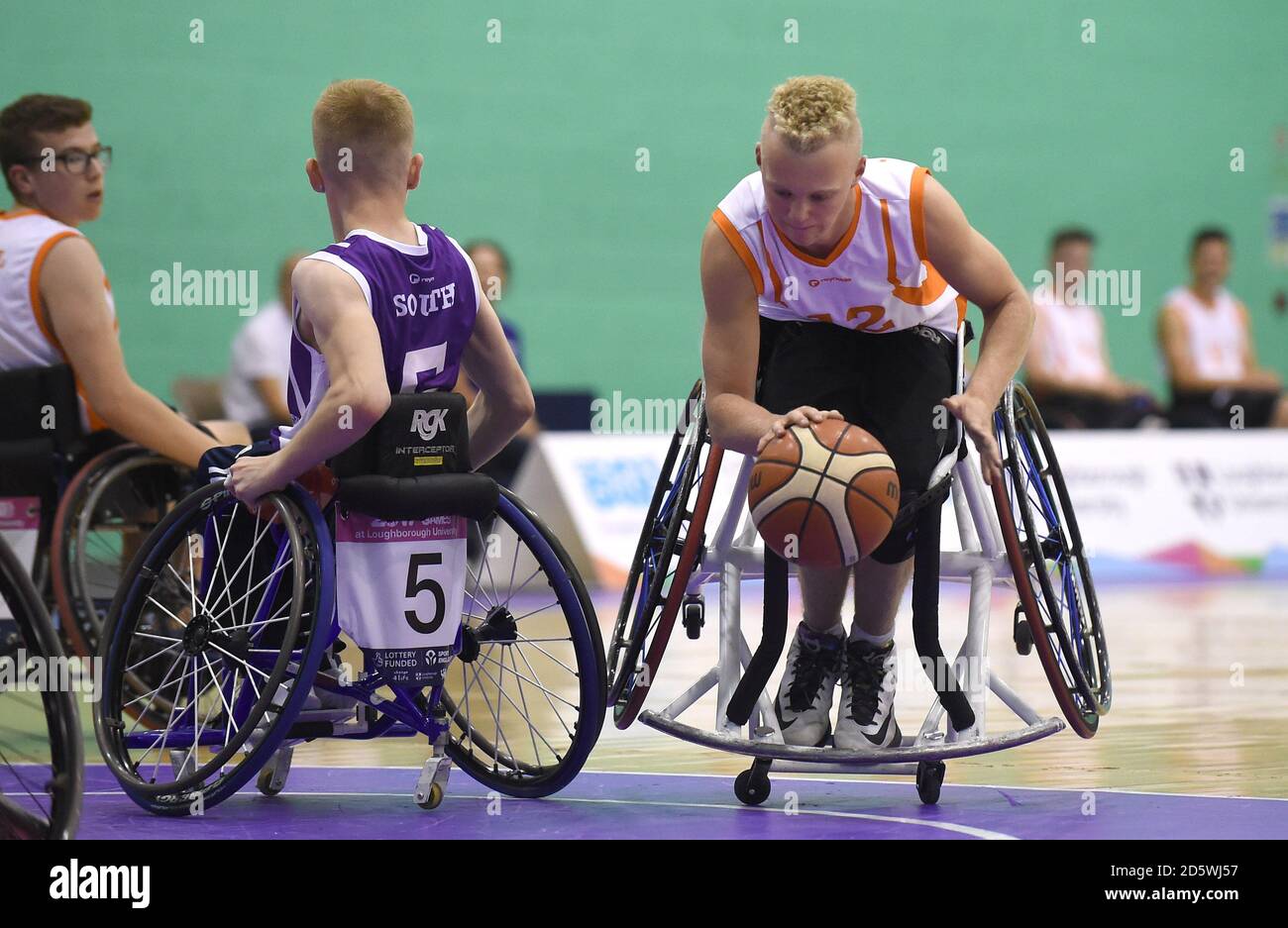 South's Ben Poulter and Central's Cameron Swan competes during the ...