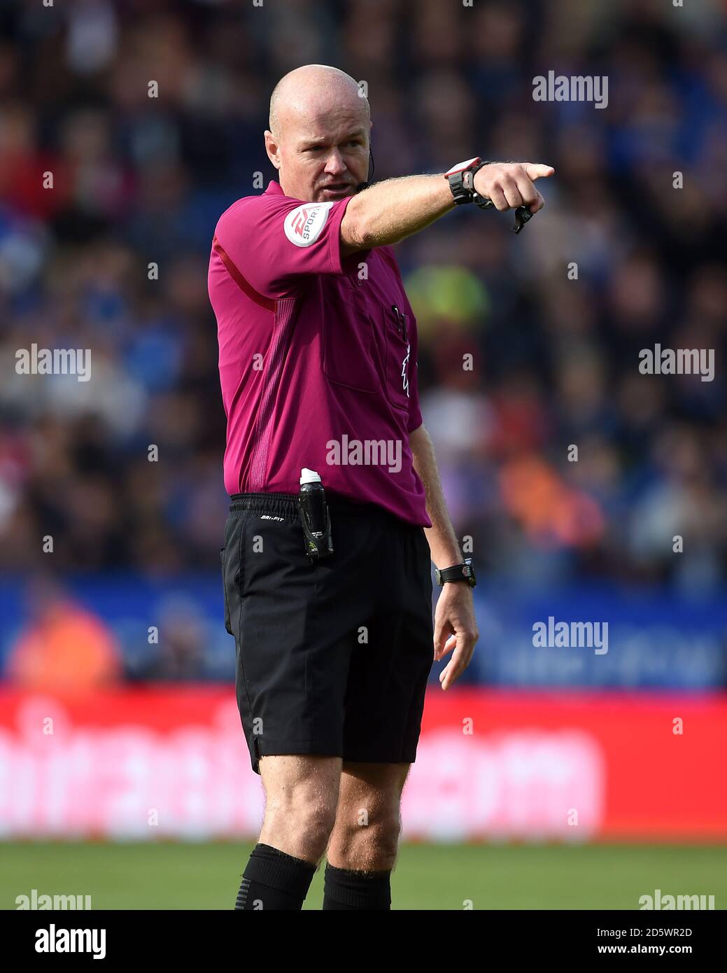 Match referee Lee Mason Stock Photo - Alamy