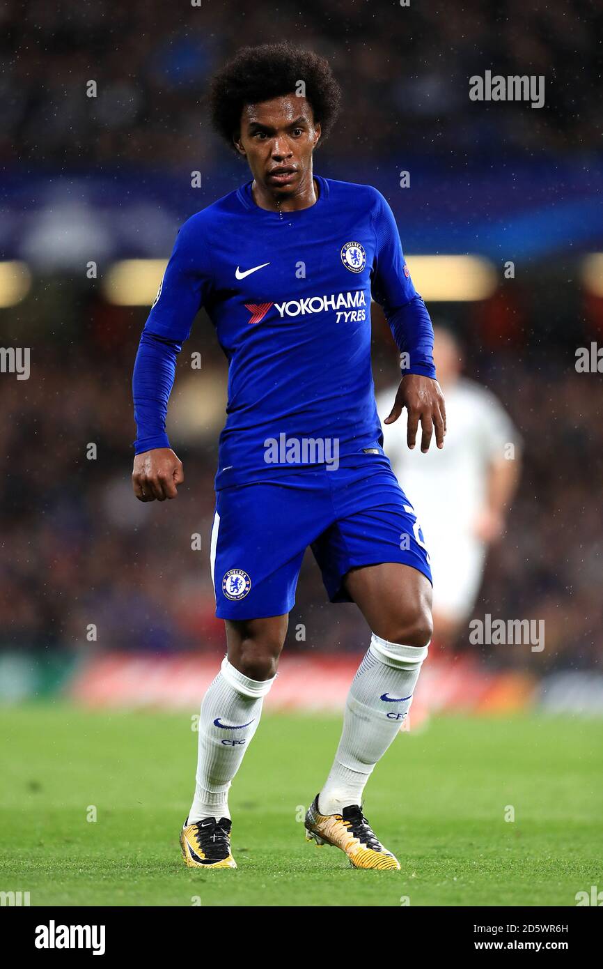 Football chelsea full length stock hi-res stock photography and images ...