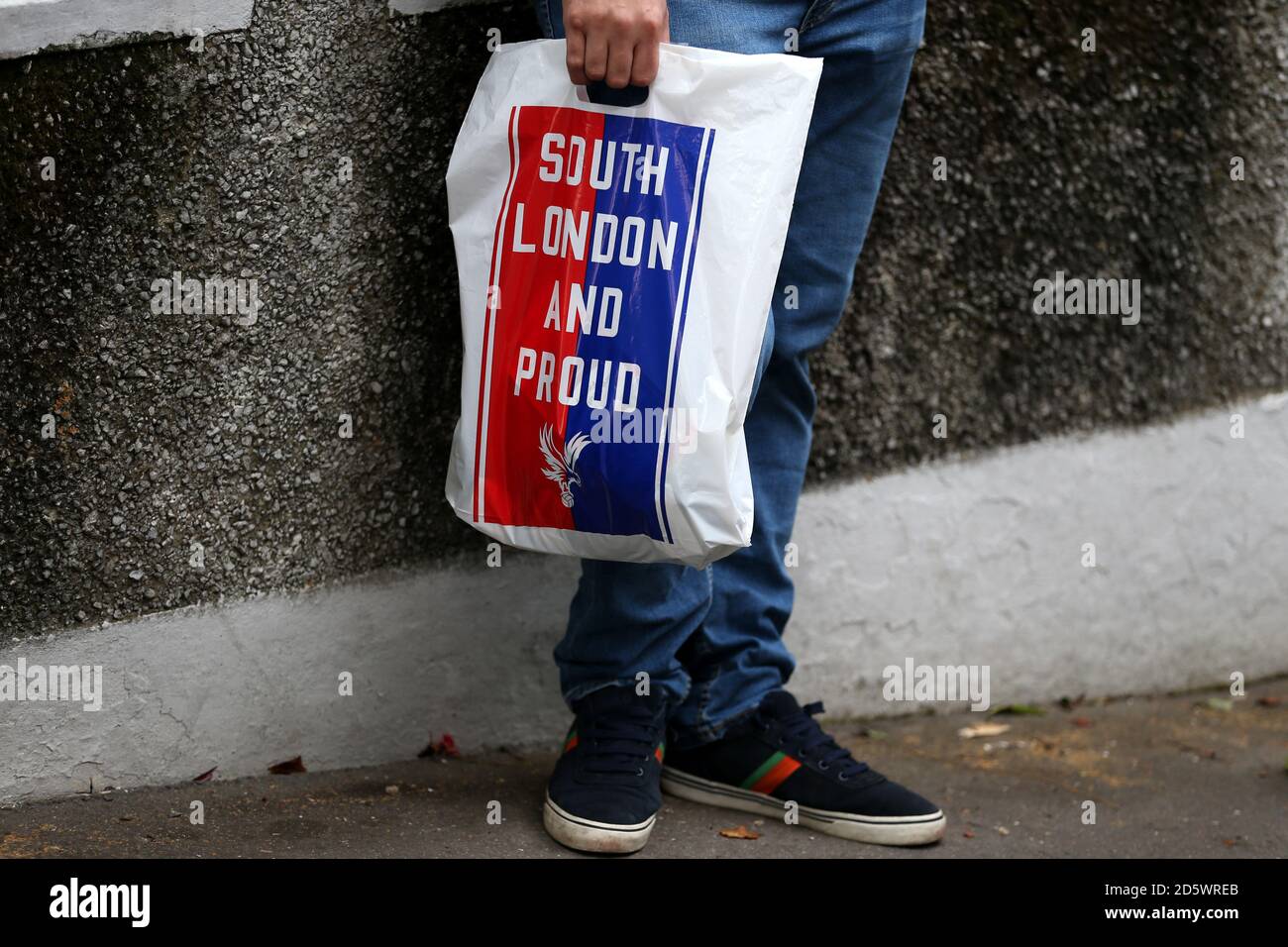 Crystal palace football club shop hi-res stock photography and images ...