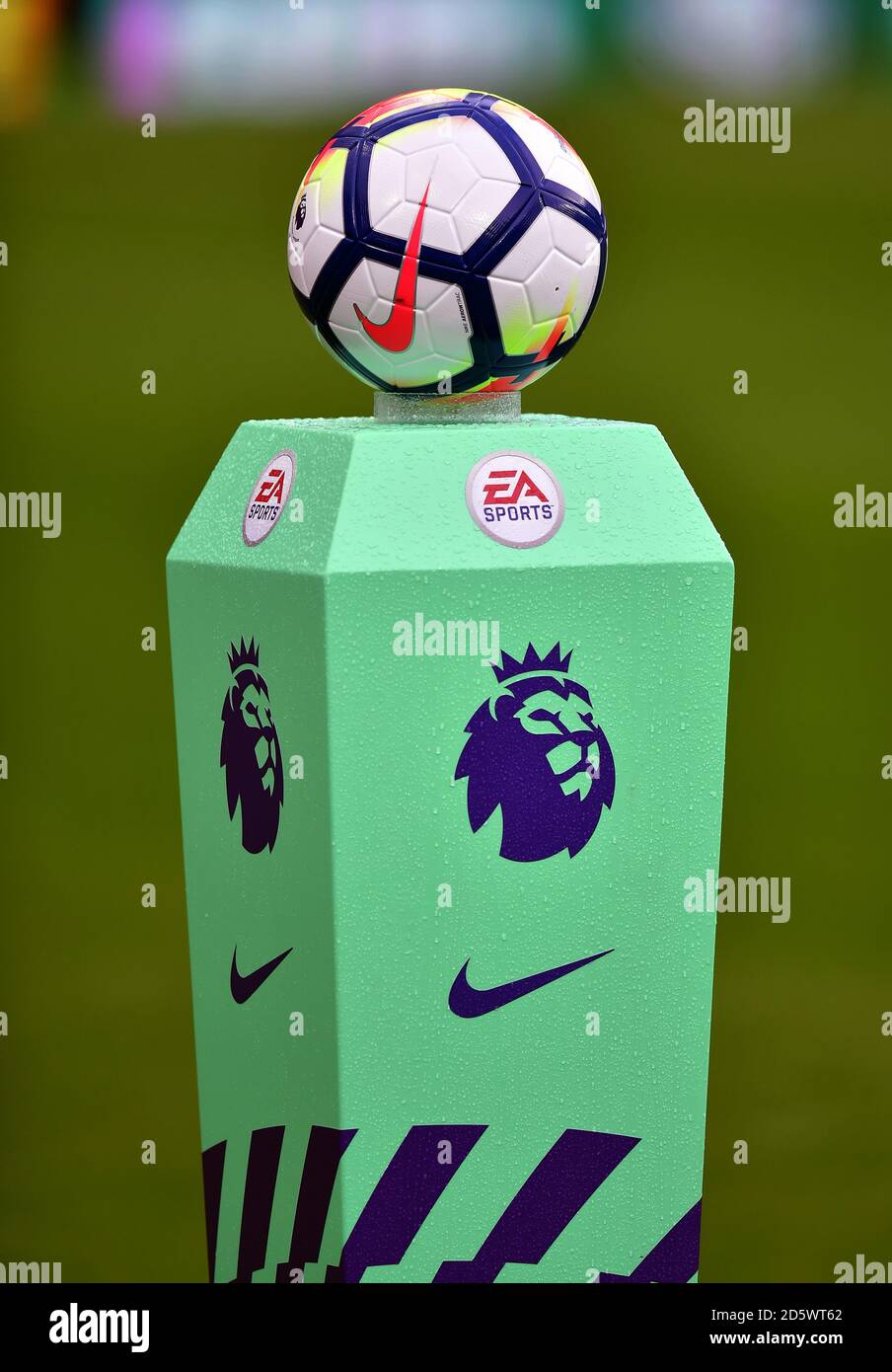 The matchball on a plinth before the game Stock Photo - Alamy