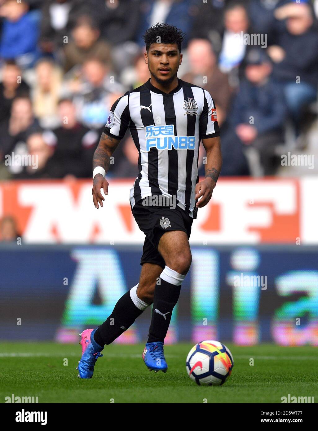 Newcastle United's DeAndre Yedlin Stock Photo - Alamy