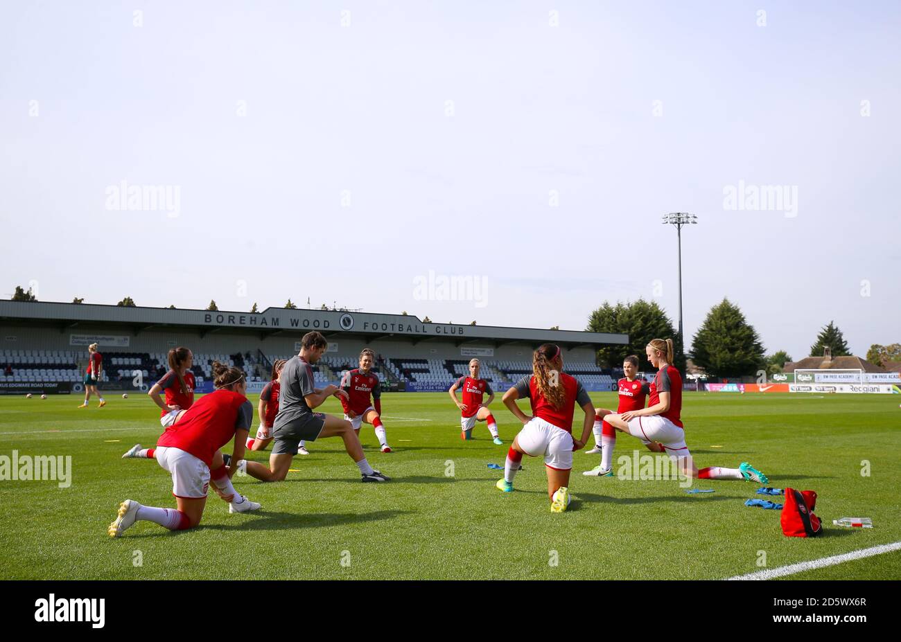 Arsenal players warm up hi-res stock photography and images - Alamy