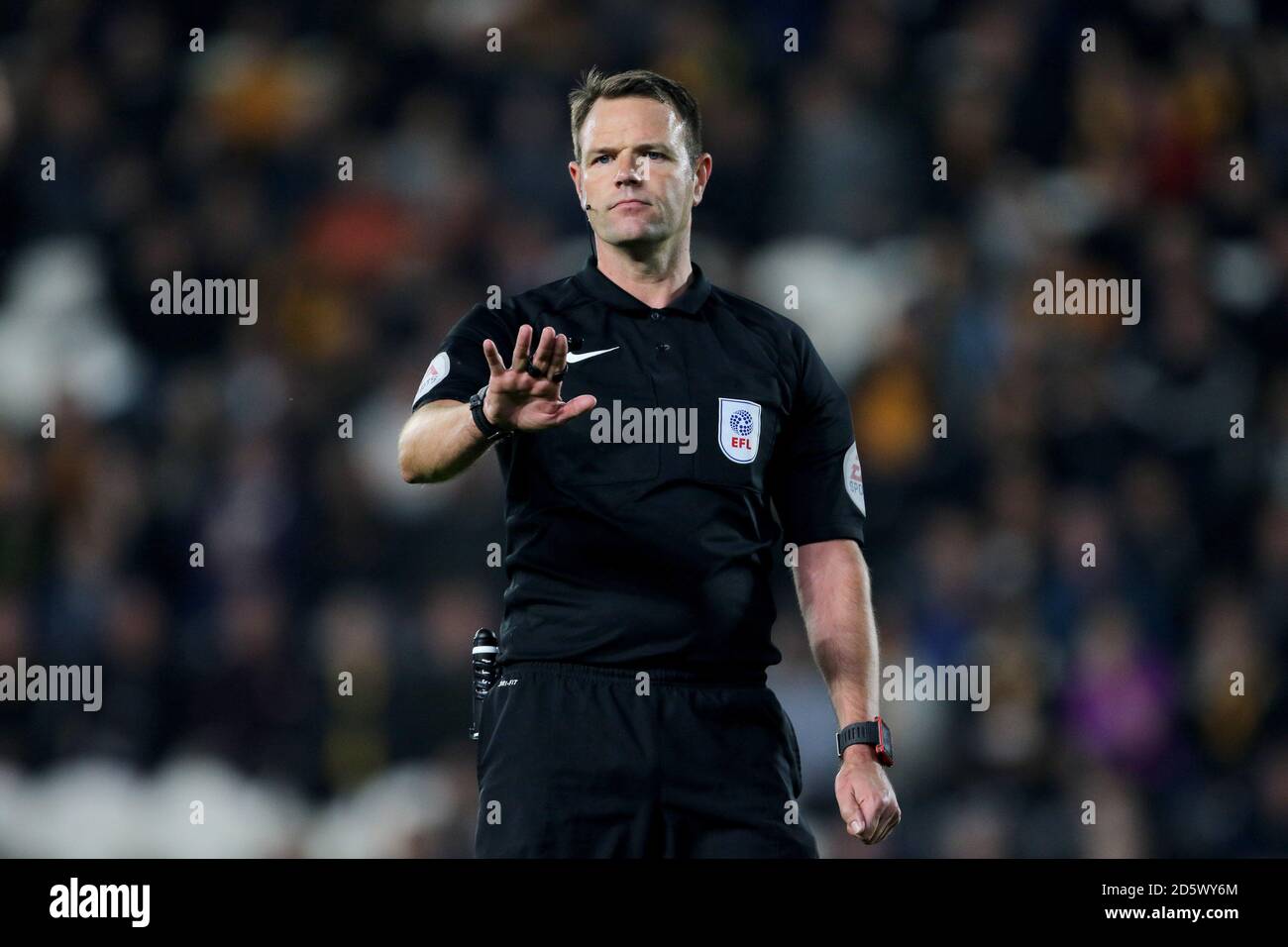 referee James Linnington Stock Photo - Alamy