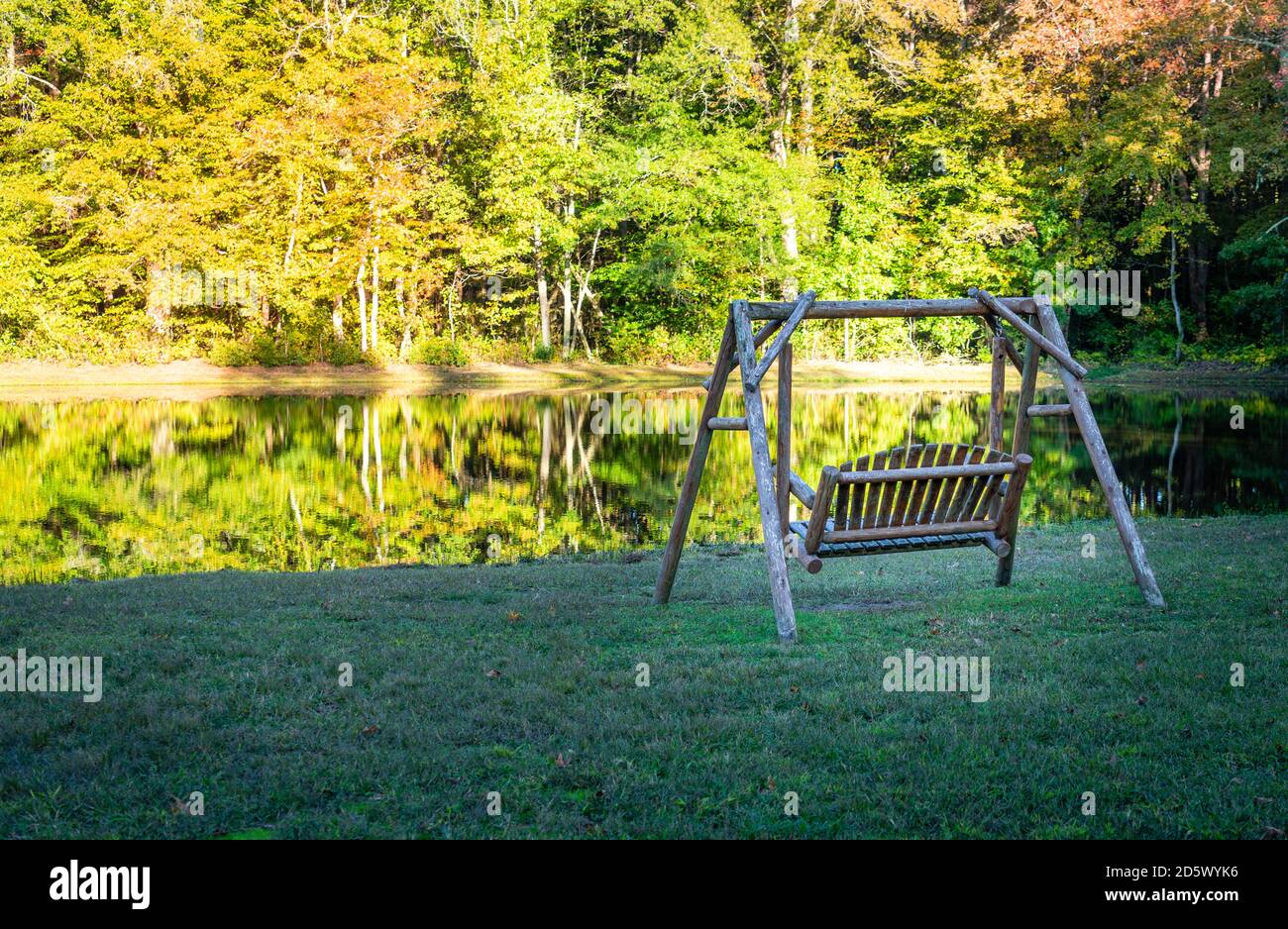 Beautiful fall nature scenery lake hi-res stock photography and images ...