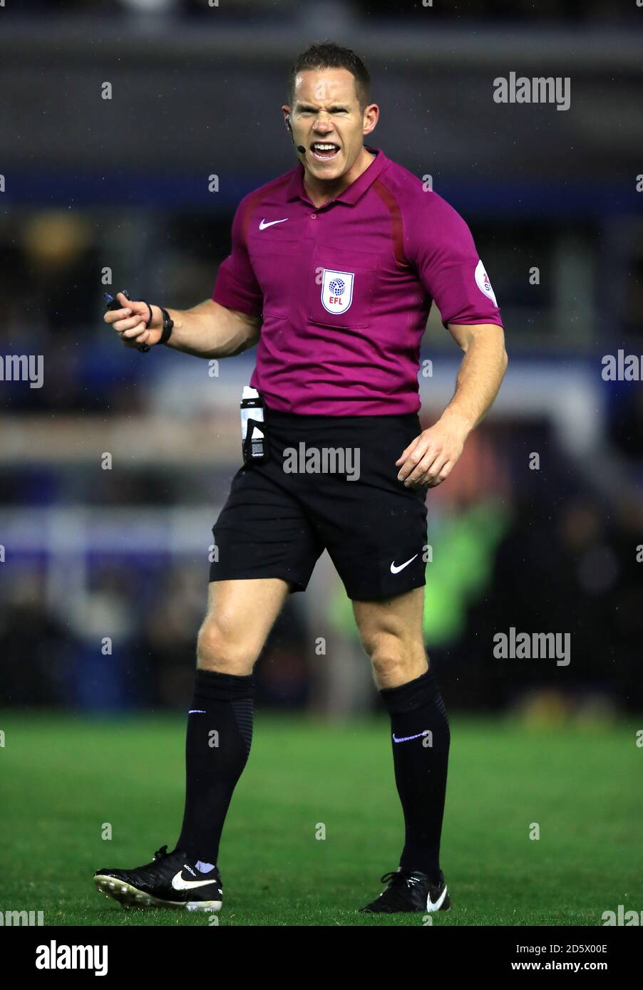 Stephen martin referee hi-res stock photography and images - Alamy