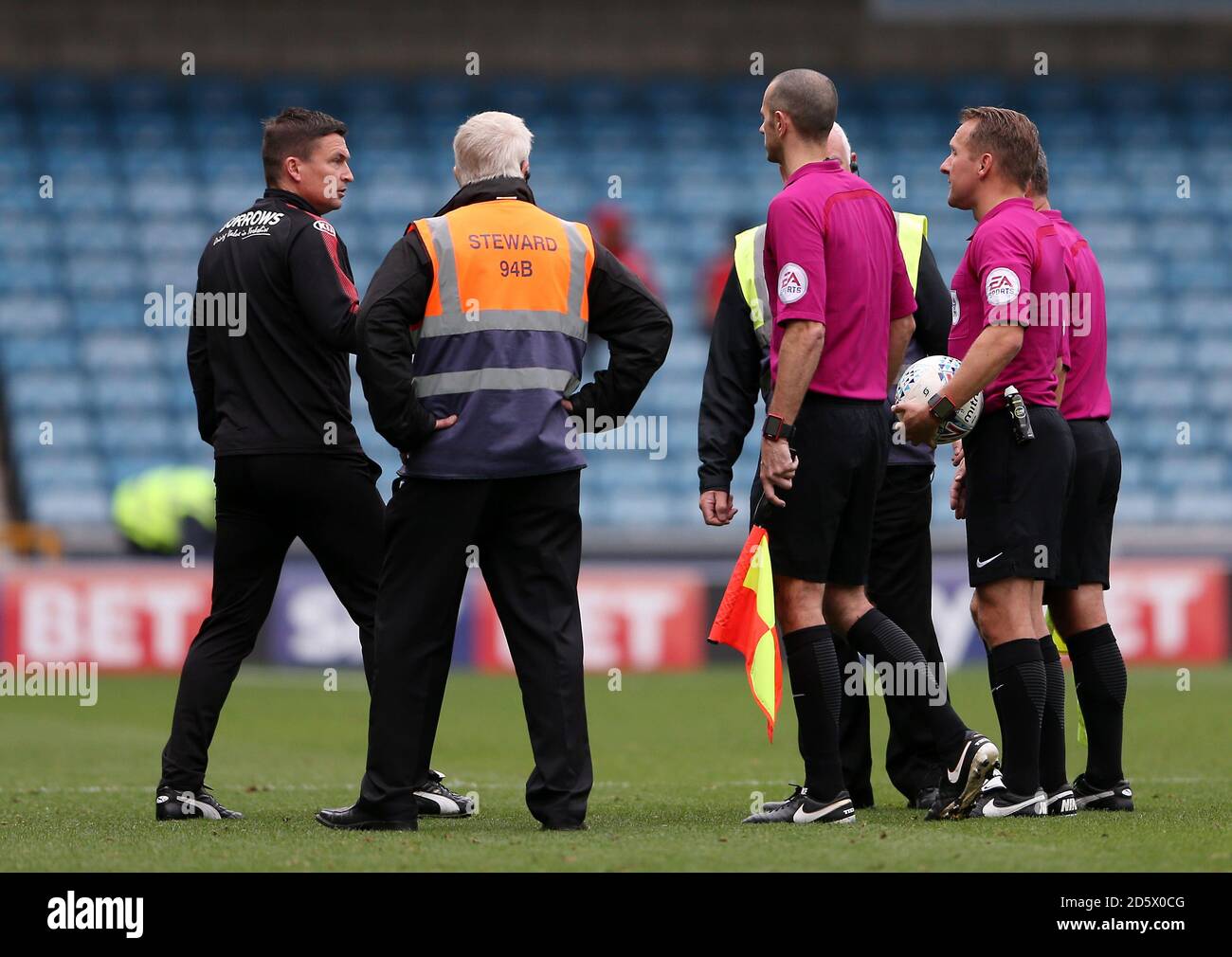 Barnsley manager Paul Heckingbottom has words with referee Oliver ...