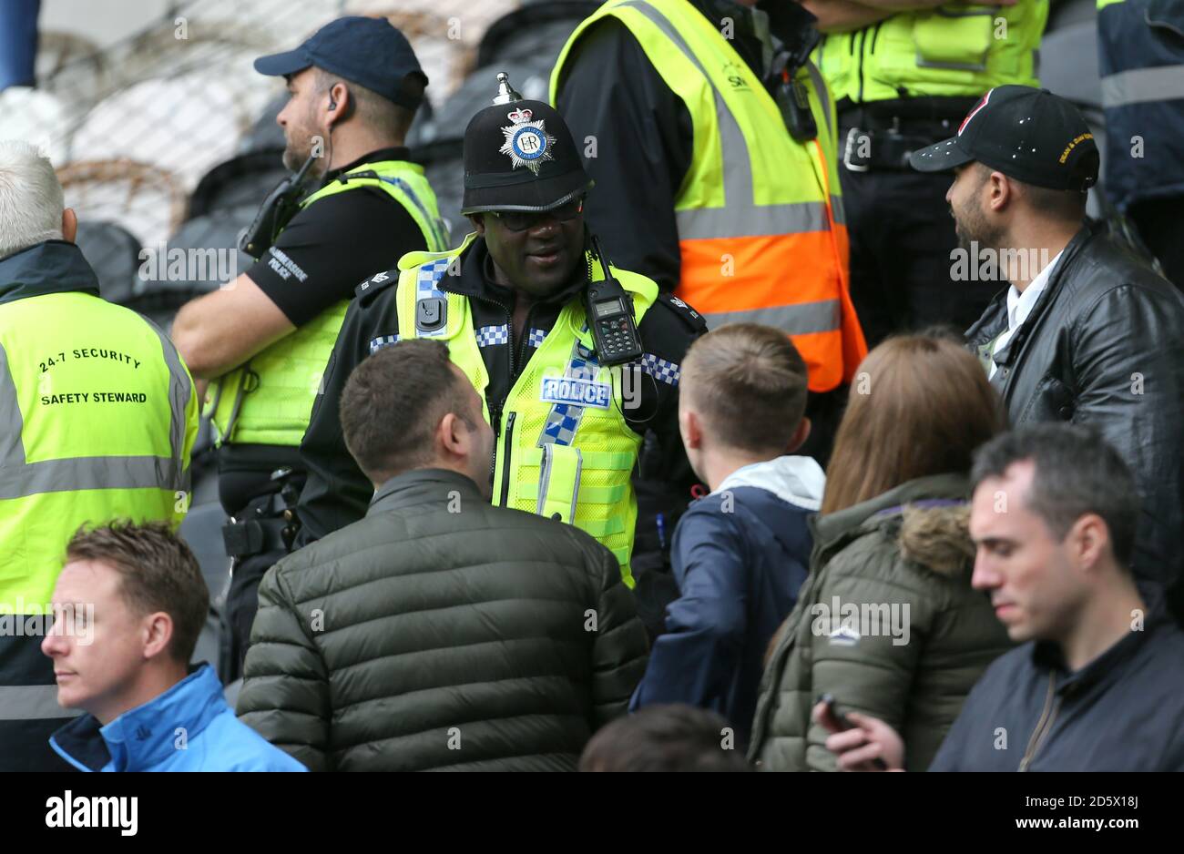 Crowd controls hi-res stock photography and images - Alamy