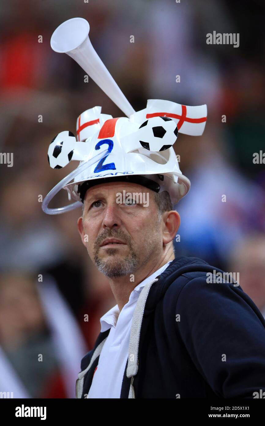 England soccer hat hi-res stock photography and images - Alamy