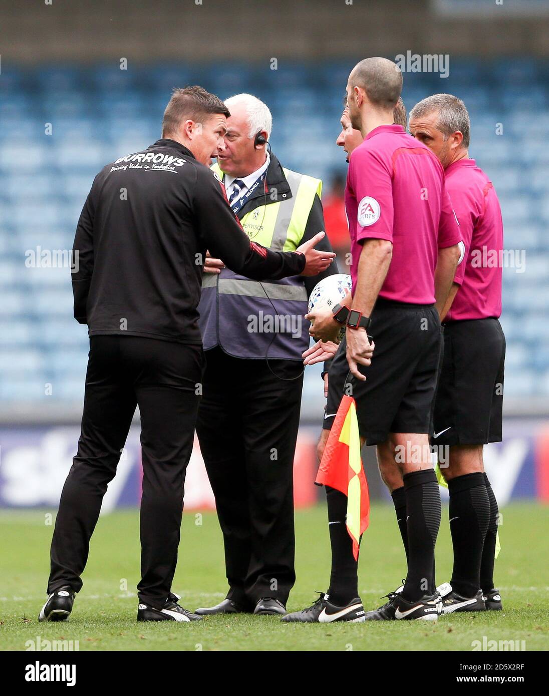 Barnsley manager Paul Heckingbottom speaks with referee, Oliver ...