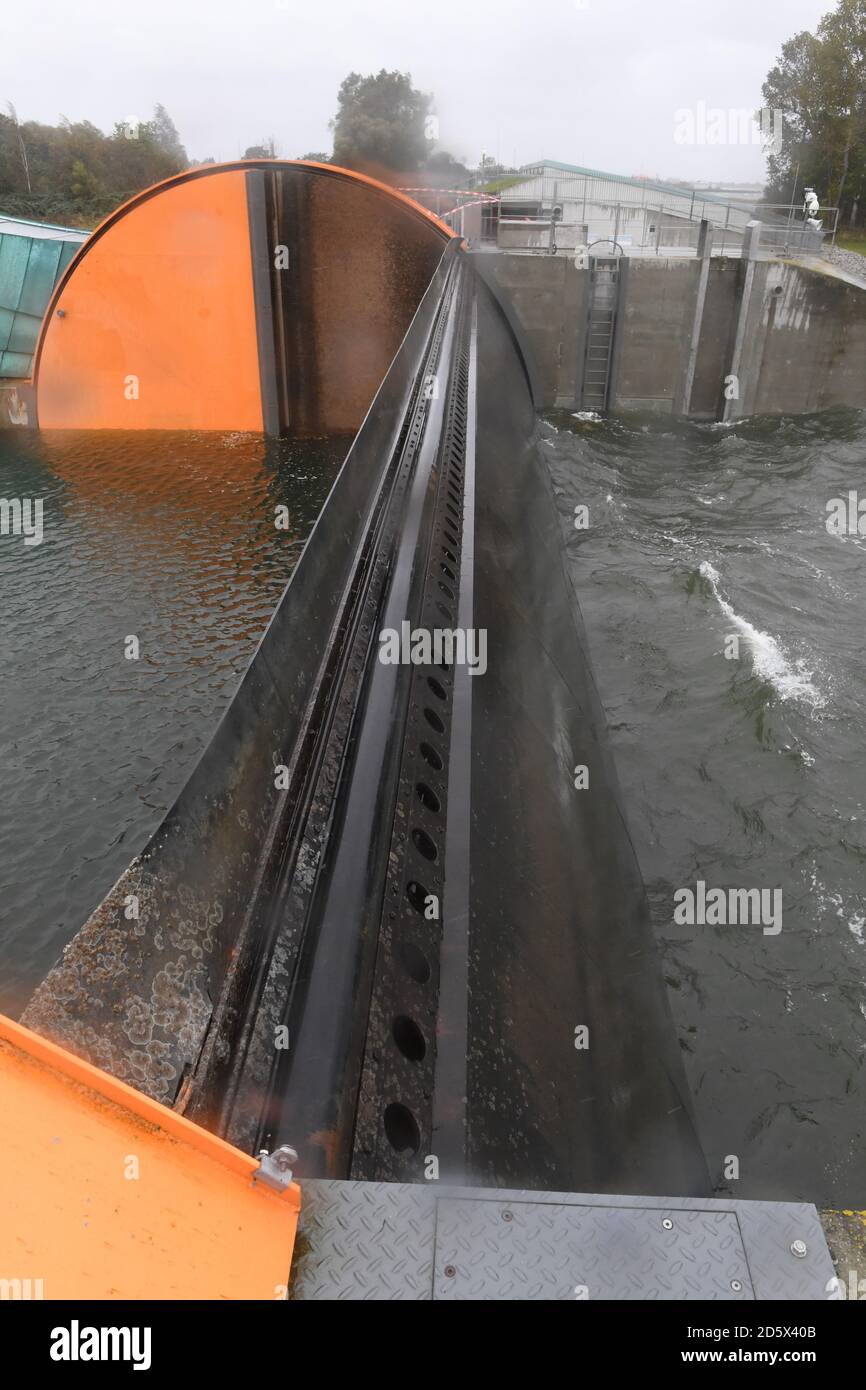 Heavy barrage hi-res stock photography and images - Alamy