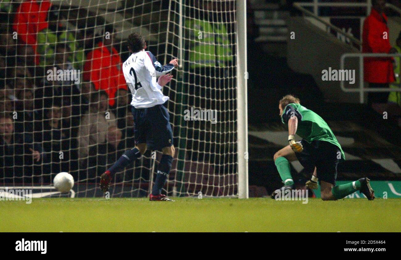 Scores an own goal hi-res stock photography and images - Alamy