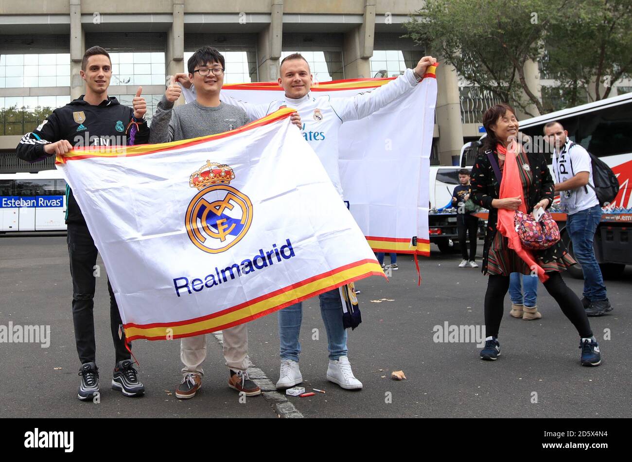 Real madrid fans hi-res stock photography and images - Alamy