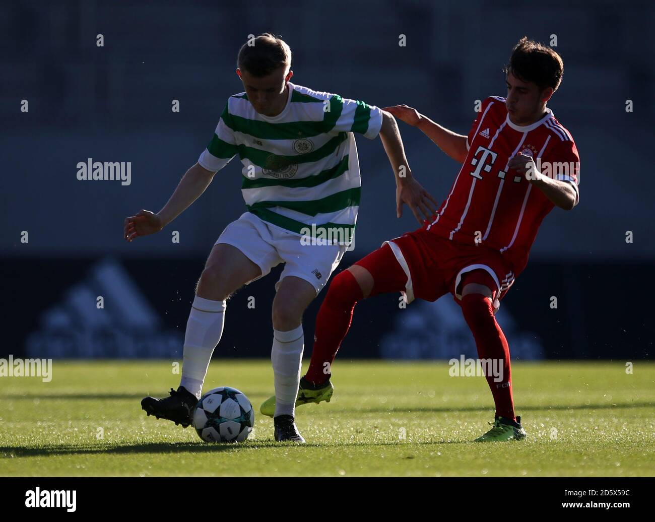 Celtic Ewan Henderson and FC Bayern Munich Daniel Jelisic in action ...