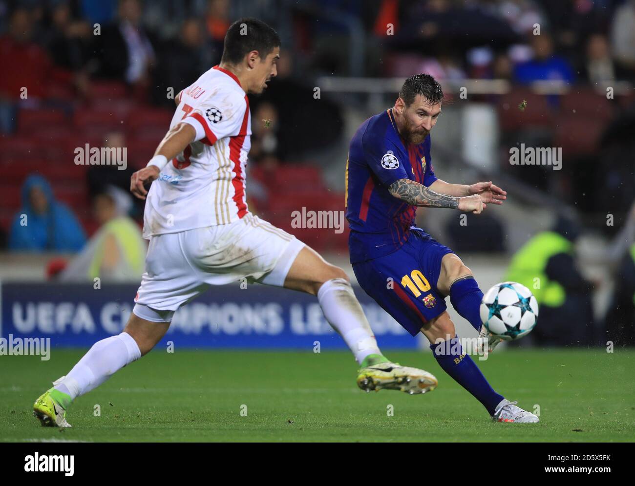 Barcelona's Lionel Messi (right) shoots for goal Stock Photo - Alamy