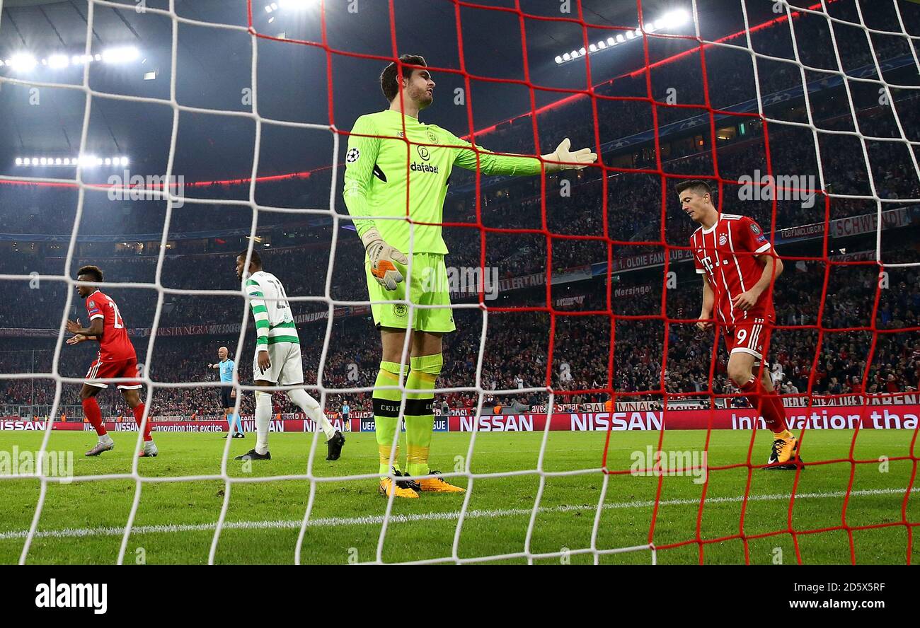 Celtic goalkeeper Craig Gordon looks dejected as Bayern Munich's Mats ...