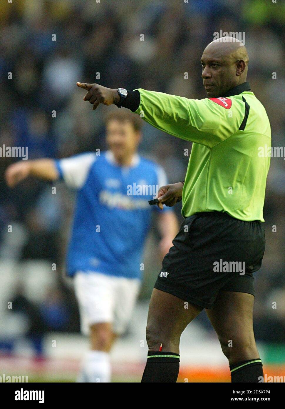 Referee Uriah Rennie Stock Photo - Alamy