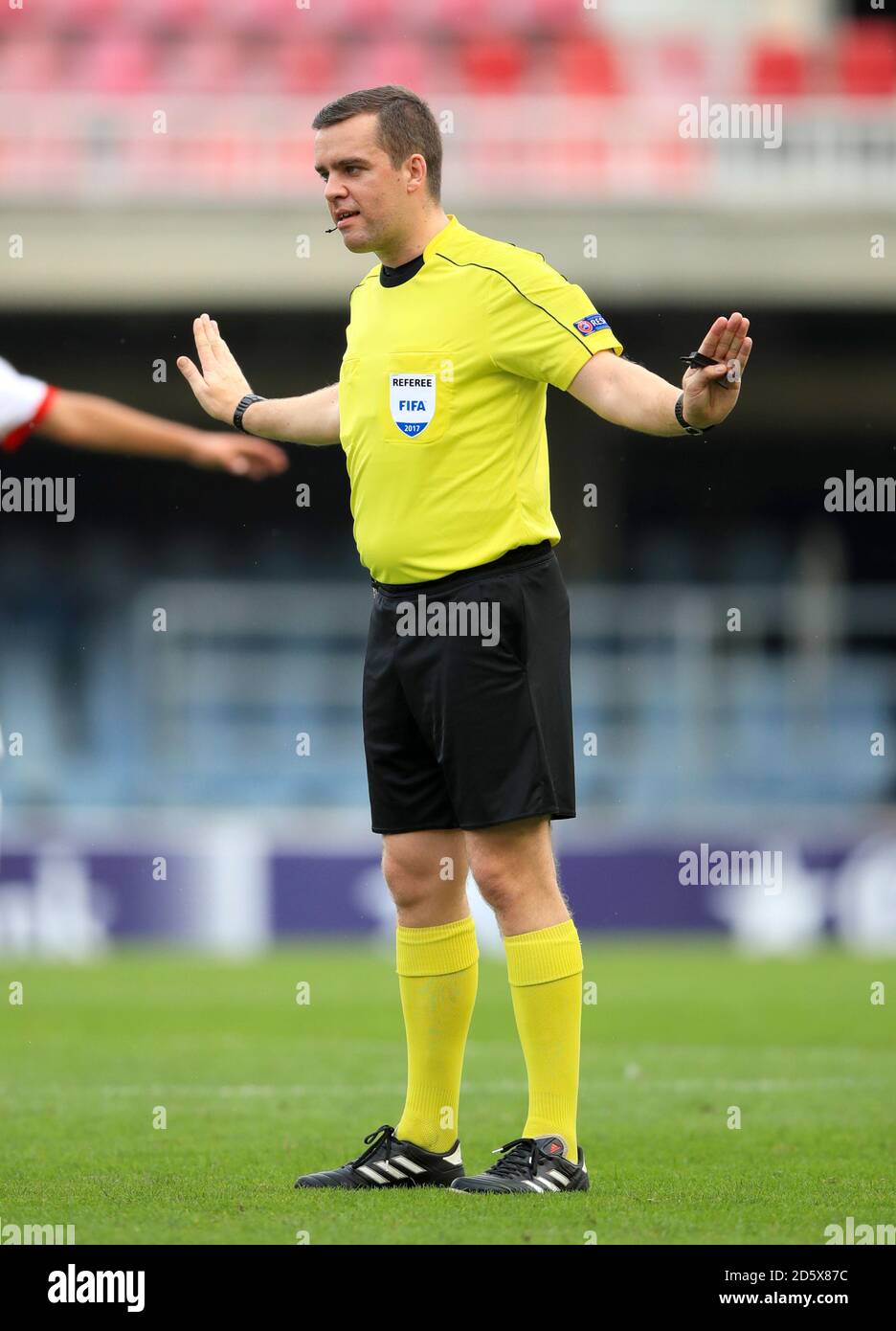 Referee Rob Harvey Stock Photo - Alamy