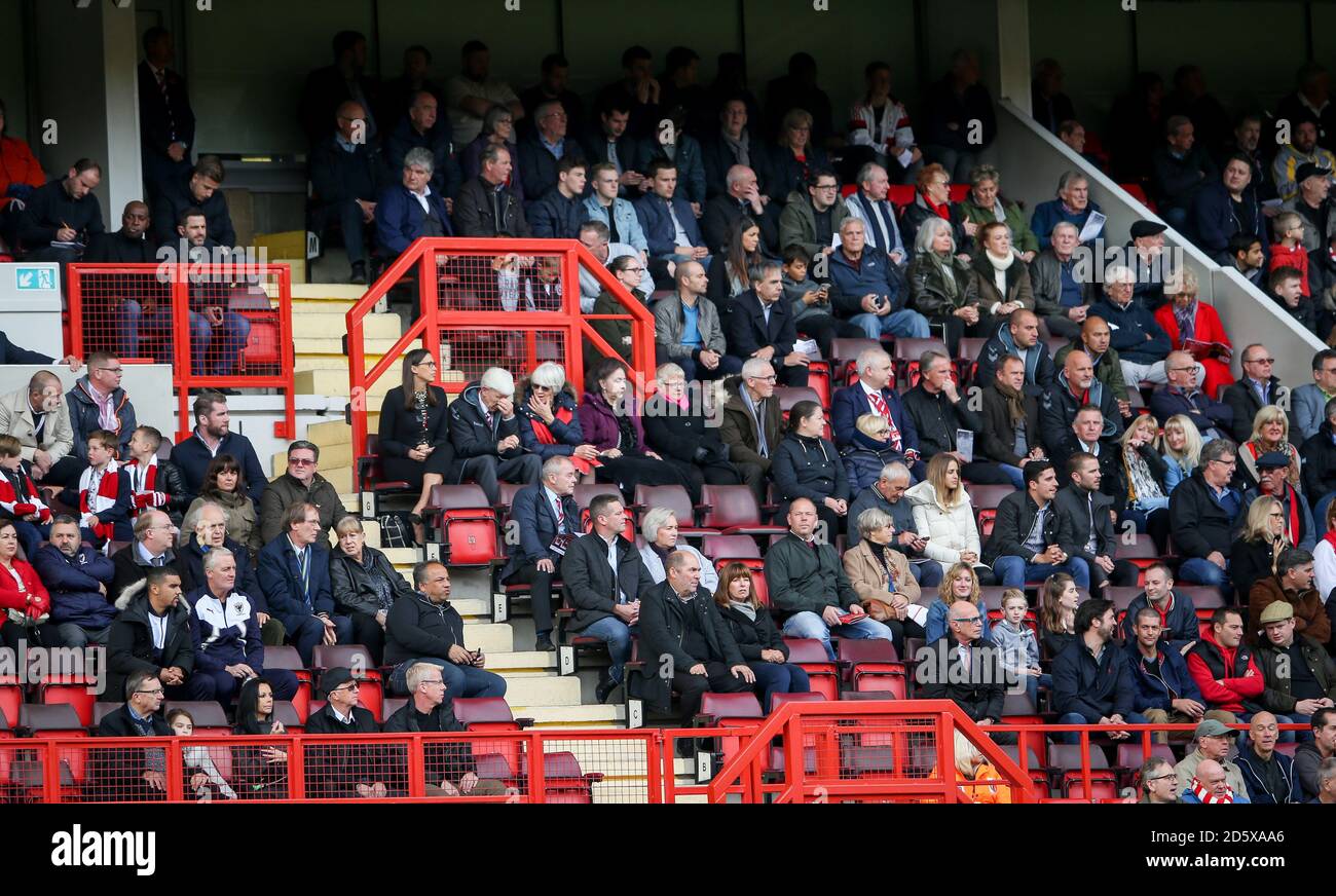 Directors box hi-res stock photography and images - Alamy