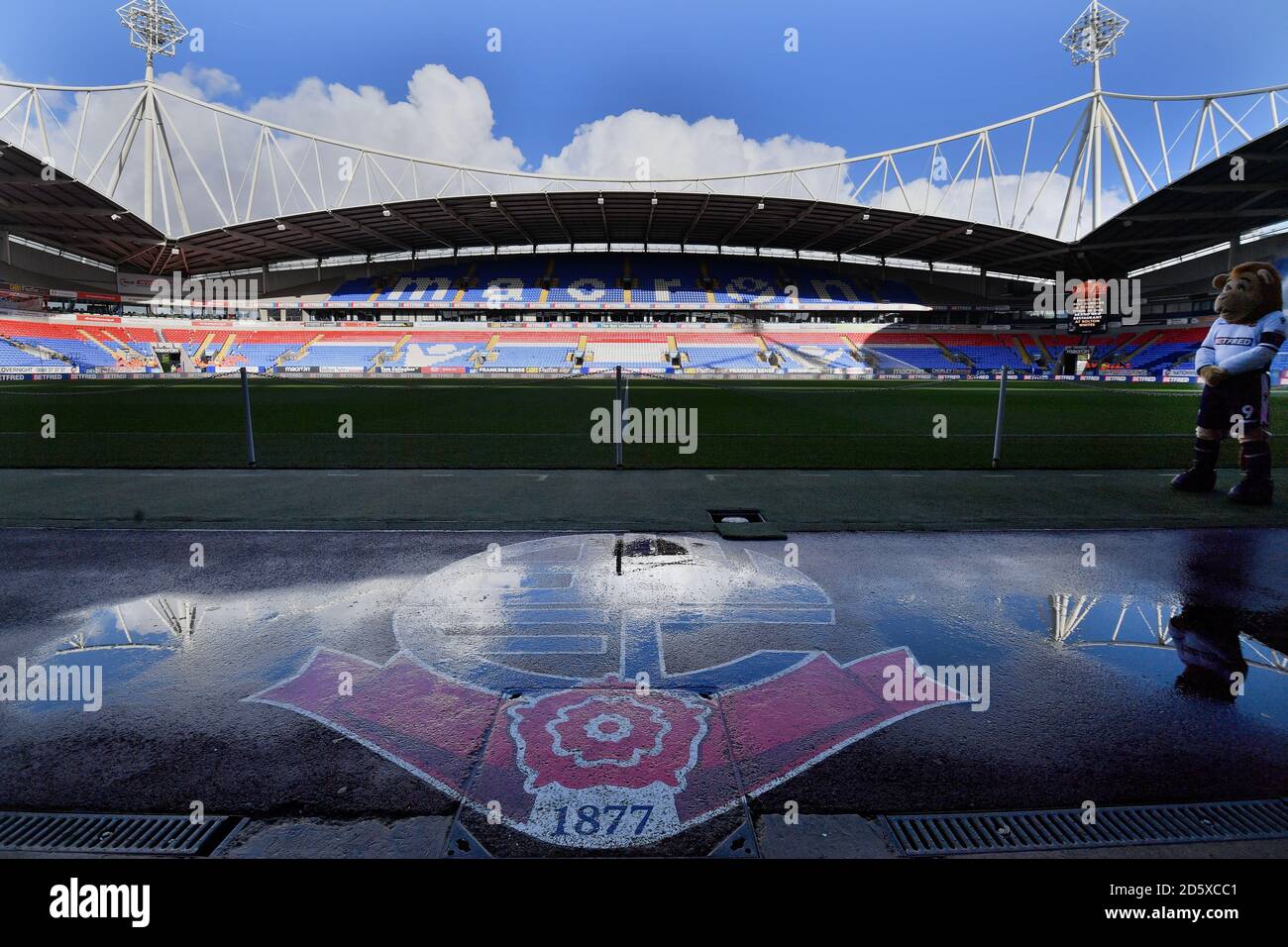 Macron stadium view hi-res stock photography and images - Alamy