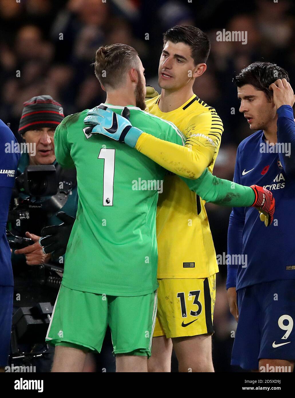 Manchester United goalkeeper David De Gea (left) embraces Chelsea ...
