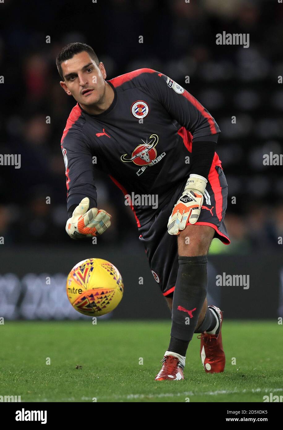 Reading goalkeeper Vito Mannone Stock Photo - Alamy