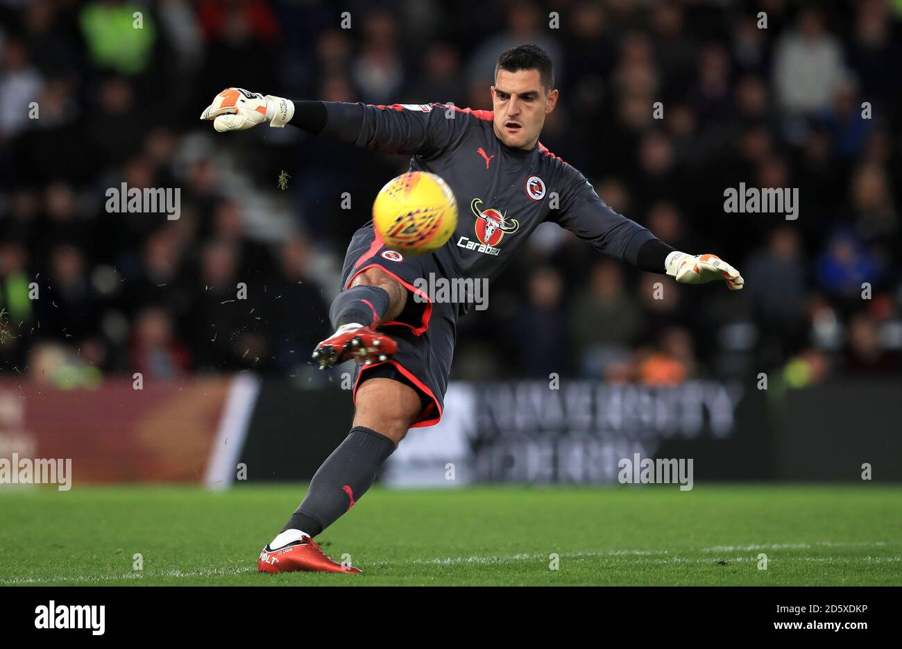 Reading goalkeeper Vito Mannone Stock Photo - Alamy