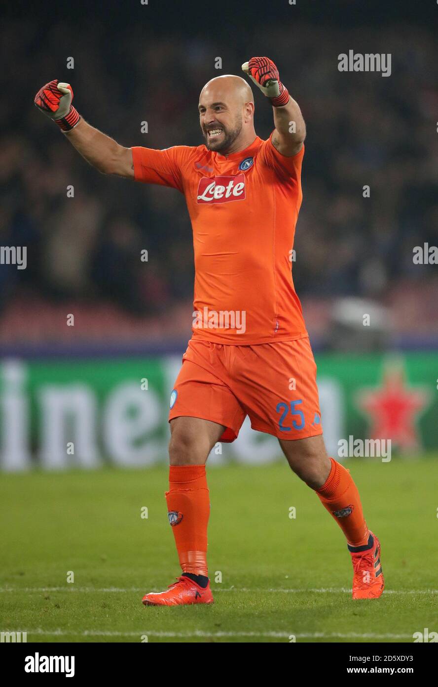 Napoli goalkeeper Pepe Reina Stock Photo - Alamy