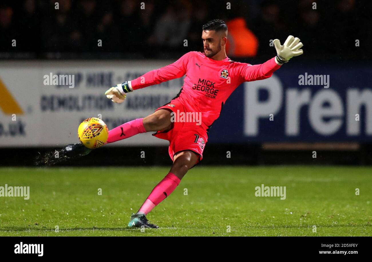 Cambridge United goalkeeper Dimitar Mitov Stock Photo - Alamy