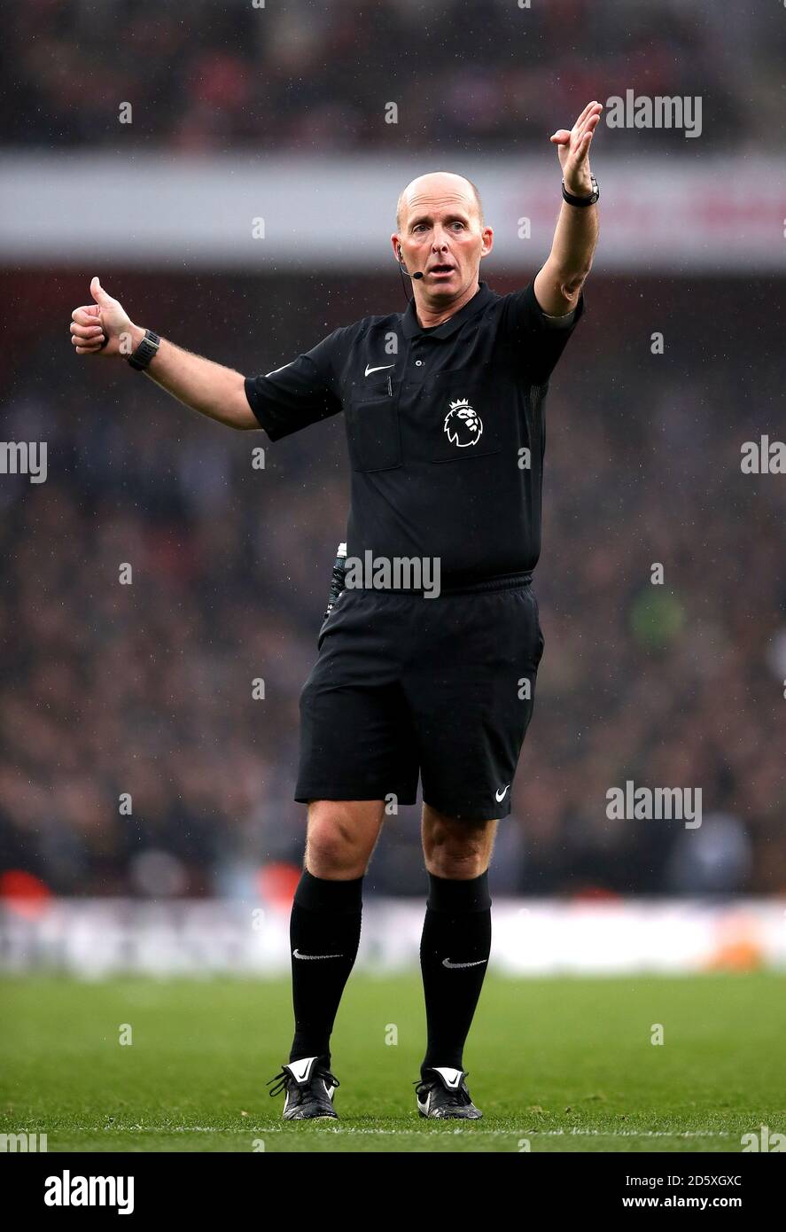 Match referee Mike Dean Stock Photo - Alamy