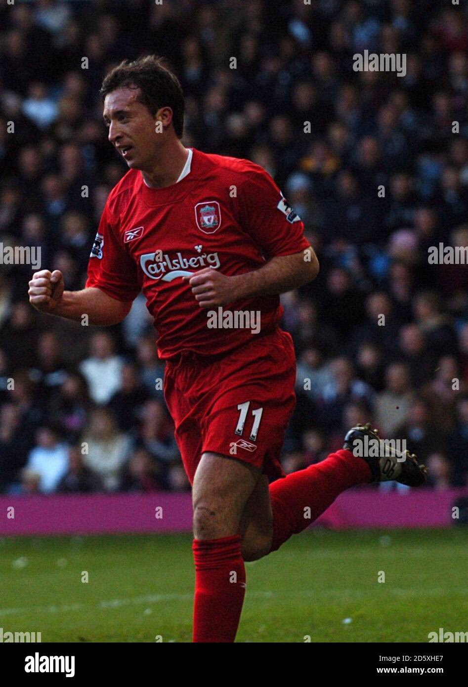 Liverpool's Robbie Fowler celebrates his goal Stock Photo - Alamy