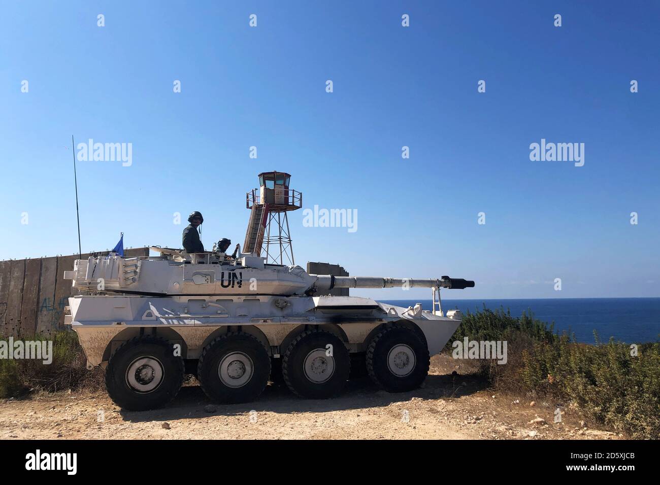 Un peacekeepers patrol hi-res stock photography and images - Alamy
