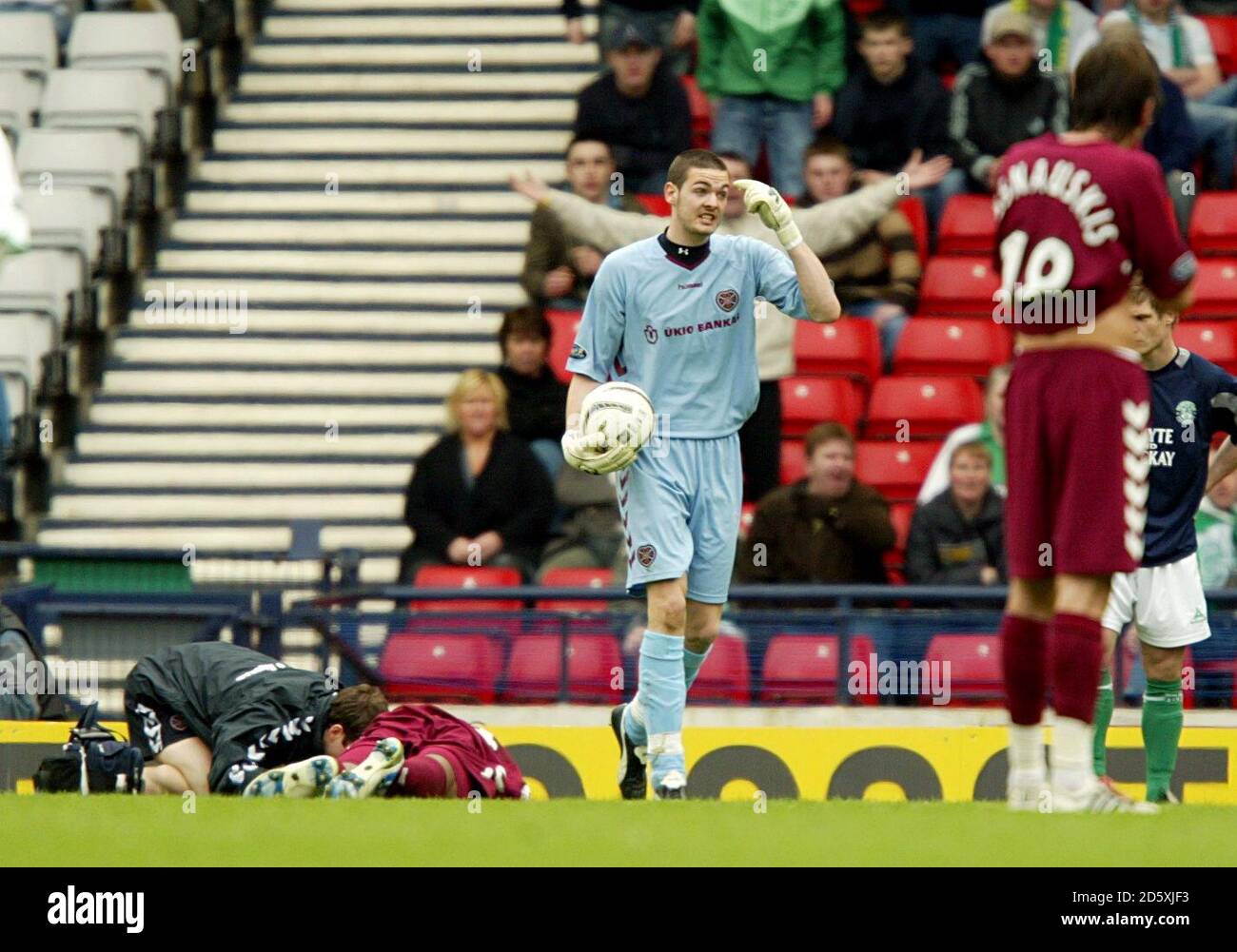 Heart of Midlothian goalkeeper Craig Gordon signals the bench as team ...