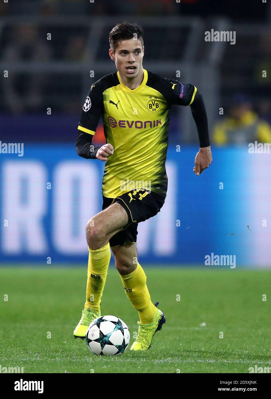 Julian weigl borussia dortmund hi-res stock photography and images - Alamy