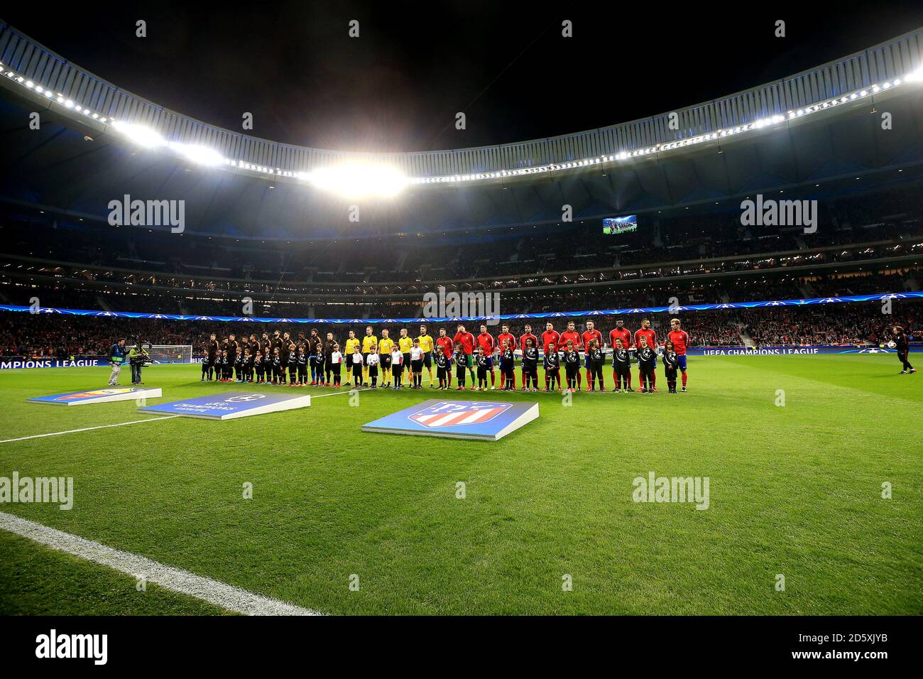 Teams line up prior hi-res stock photography and images - Alamy