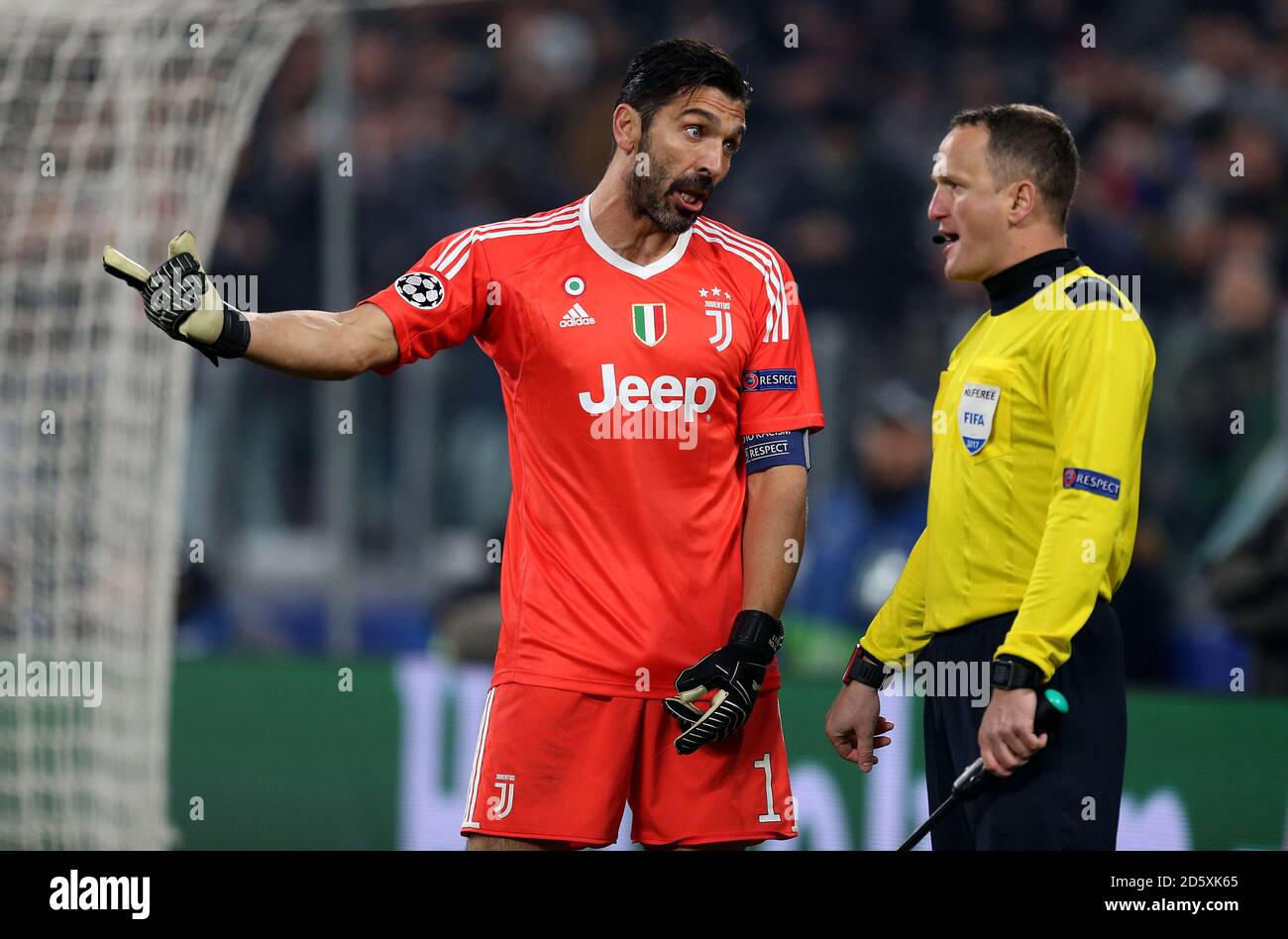 Juventus goalkeeper Gianluigi Buffon talking to the additional ...