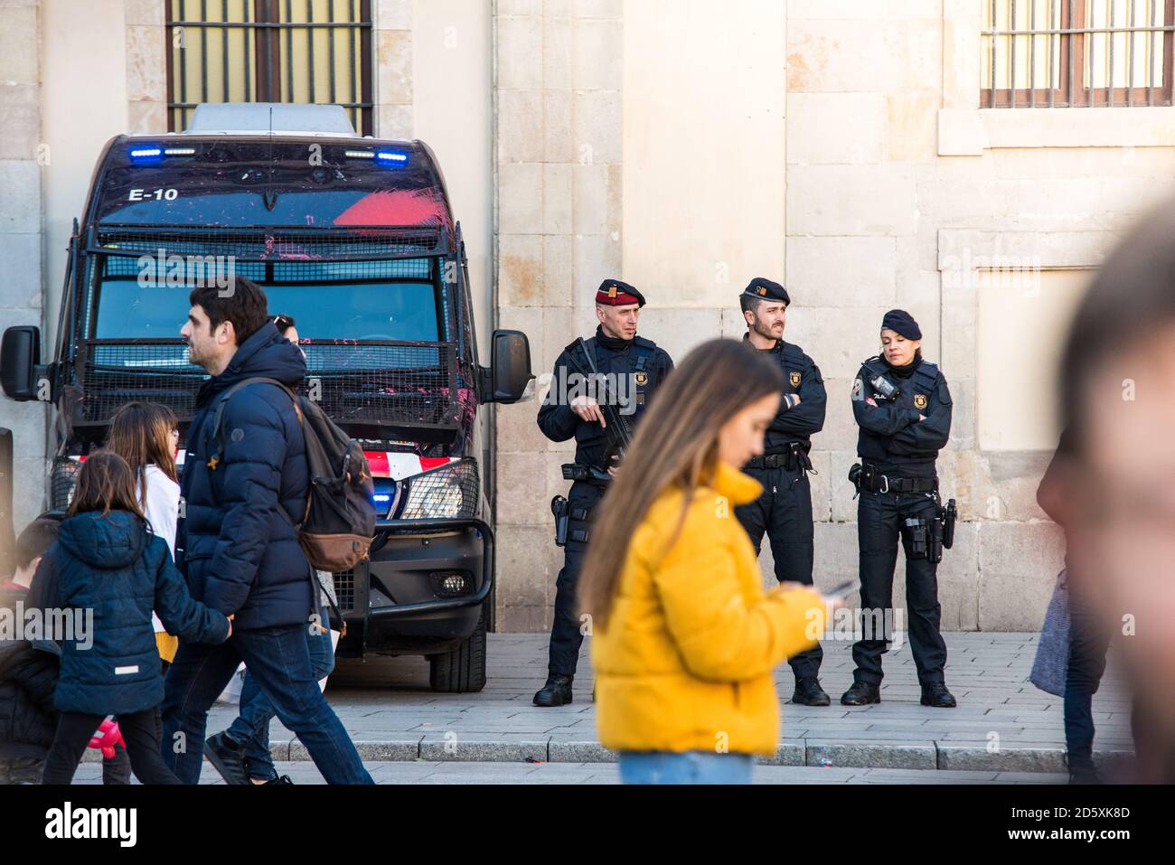 Barcelona, Spain December 23, 2019 Police car and three police men ...