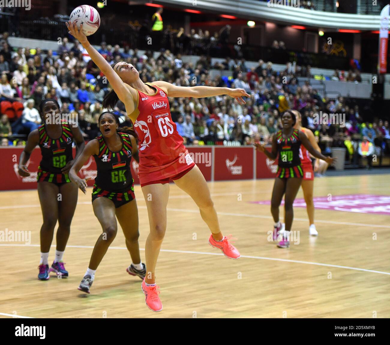 Rachel Dunn on the attack for England Stock Photo - Alamy