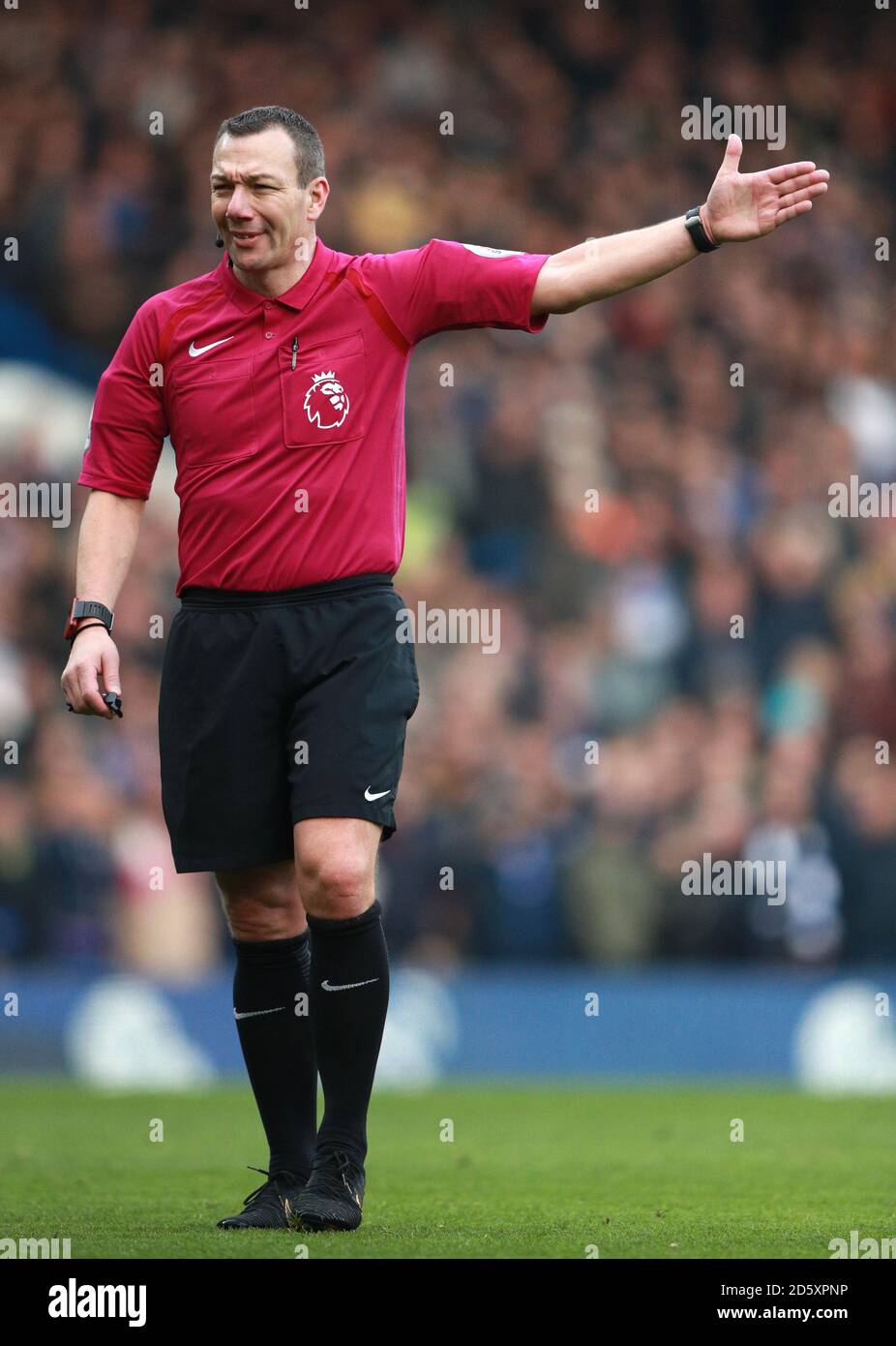 Referee Kevin Friend Stock Photo - Alamy