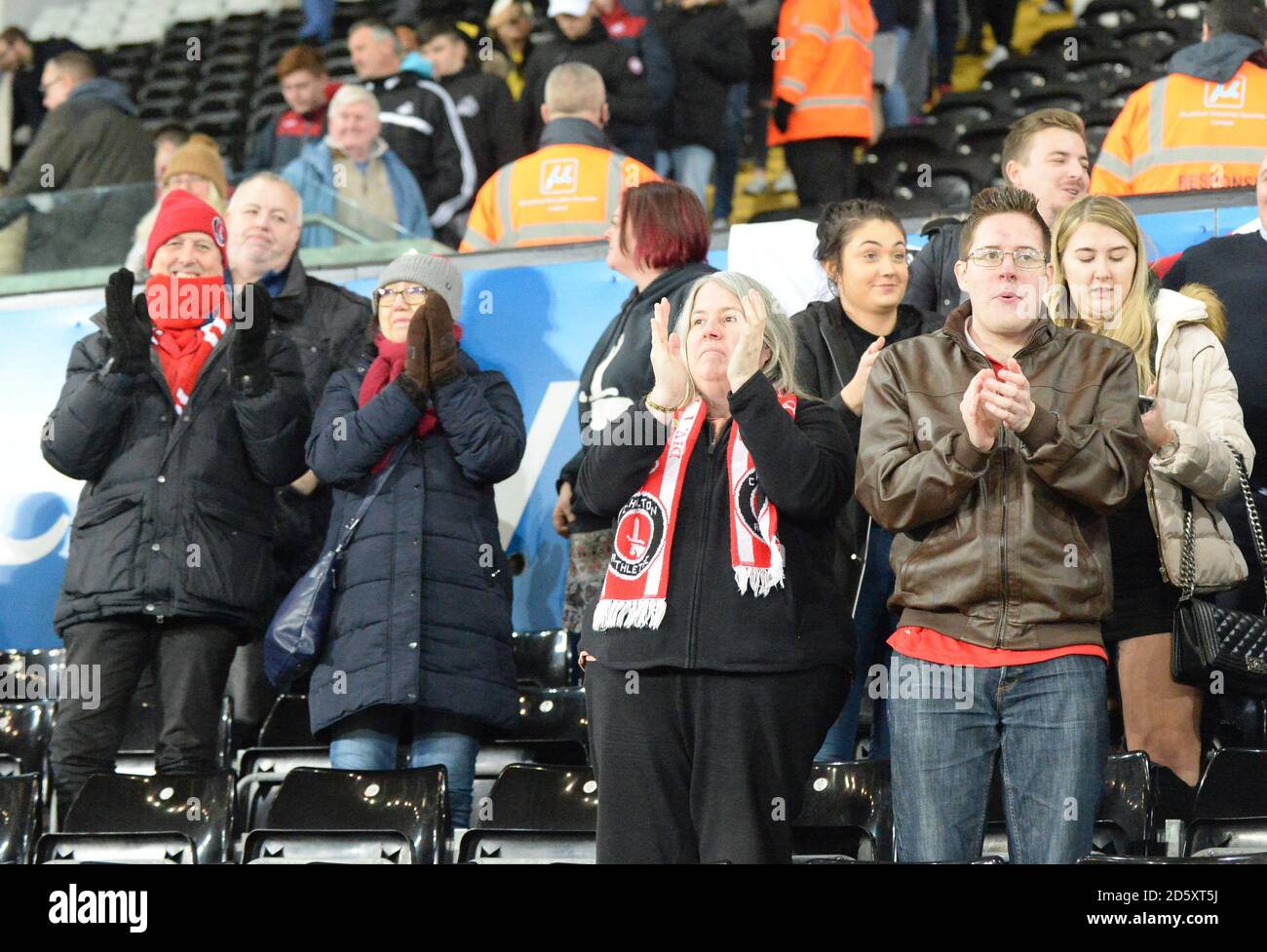 Charlton athletic celebrate their win hi-res stock photography and ...