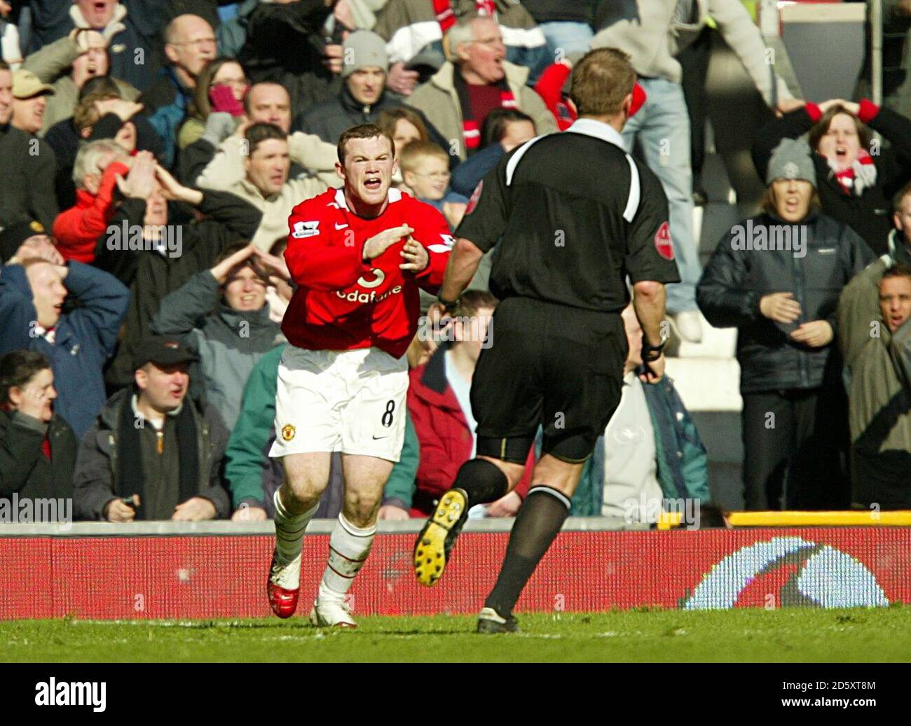 Manchester United's Wayne Rooney appeals to referee Graham Poll for ...