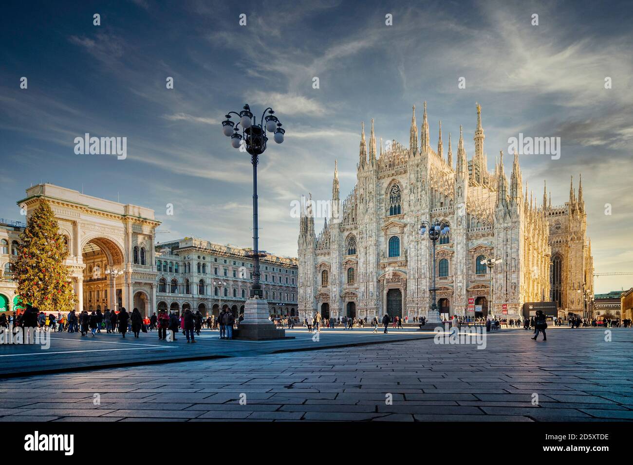 The beautiful Cathedral of Milan in a sunny winter morning Stock Photo ...