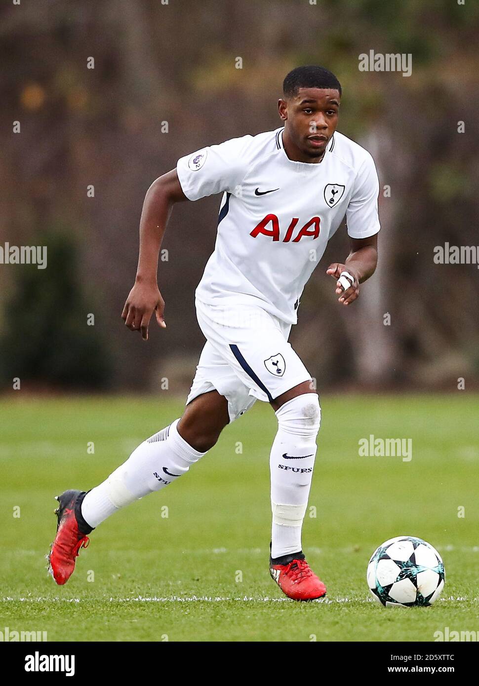 Tottenham hotspurs japhet tanganga hi-res stock photography and images ...